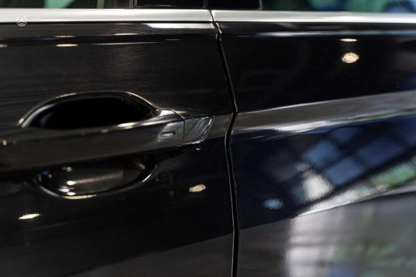 Black Volkswagen Tiguan 2019 in Vilnius, with an engine capacity of 1.97 L and mileage of 239 thousand km for 17900 €, photo 8 on AUTOMOTO.COM.LV