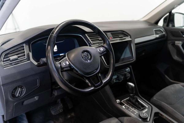 Black Volkswagen Tiguan 2019 in Vilnius, with an engine capacity of 1.97 L and mileage of 239 thousand km for 17900 €, photo 9 on AUTOMOTO.COM.LV