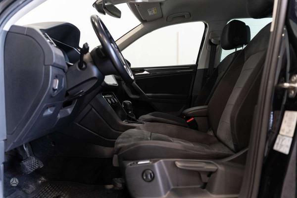Black Volkswagen Tiguan 2019 in Vilnius, with an engine capacity of 1.97 L and mileage of 239 thousand km for 17900 €, photo 10 on AUTOMOTO.COM.LV