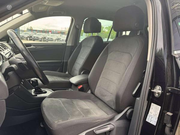 Black Volkswagen Tiguan 2019 in Kaunas, with an engine capacity of 1.50 L and mileage of 185 thousand km for 17900 €, photo 8 on AUTOMOTO.COM.LV