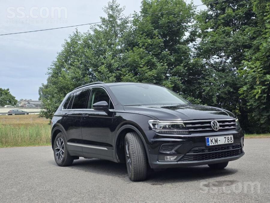 Black Volkswagen Tiguan 2019 in Riga, with an engine capacity of 2.00 L and mileage of 143 thousand km for 17850 €, photo 4 on AUTOMOTO.COM.LV