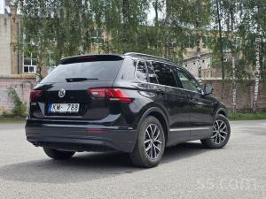 Black Volkswagen Tiguan 2019 in Riga, with an engine capacity of 2.00 L and mileage of 143 thousand km for 17850 €, photo 5 on AUTOMOTO.COM.LV