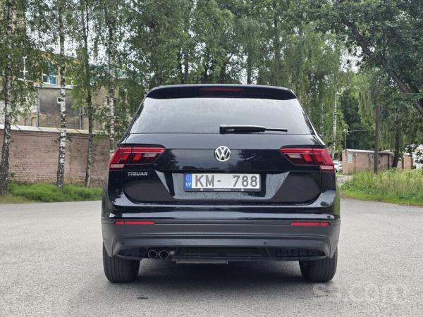 Black Volkswagen Tiguan 2019 in Riga, with an engine capacity of 2.00 L and mileage of 143 thousand km for 17850 €, photo 5 on AUTOMOTO.COM.LV
