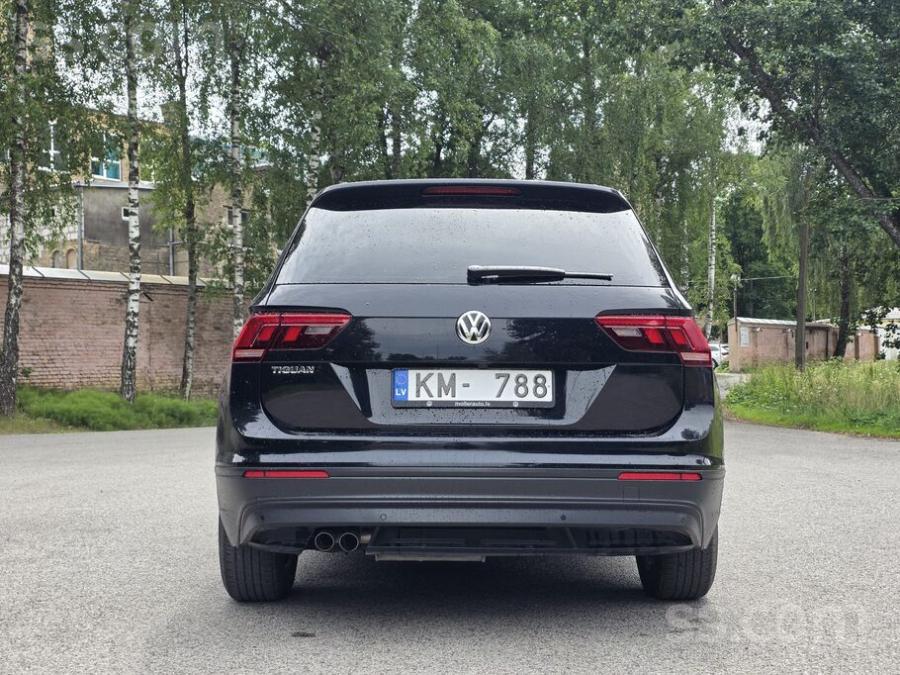 Black Volkswagen Tiguan 2019 in Riga, with an engine capacity of 2.00 L and mileage of 143 thousand km for 17850 €, photo 6 on AUTOMOTO.COM.LV
