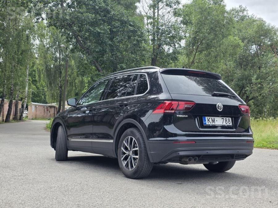 Black Volkswagen Tiguan 2019 in Riga, with an engine capacity of 2.00 L and mileage of 143 thousand km for 17850 €, photo 7 on AUTOMOTO.COM.LV
