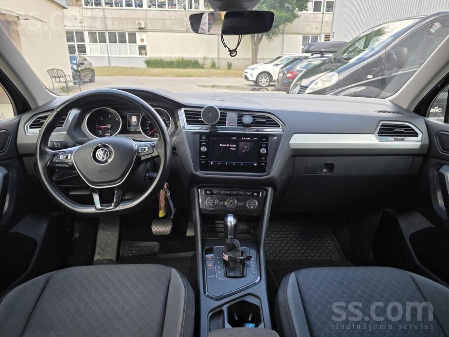 Black Volkswagen Tiguan 2019 in Riga, with an engine capacity of 2.00 L and mileage of 143 thousand km for 17850 €, photo 8 on AUTOMOTO.COM.LV