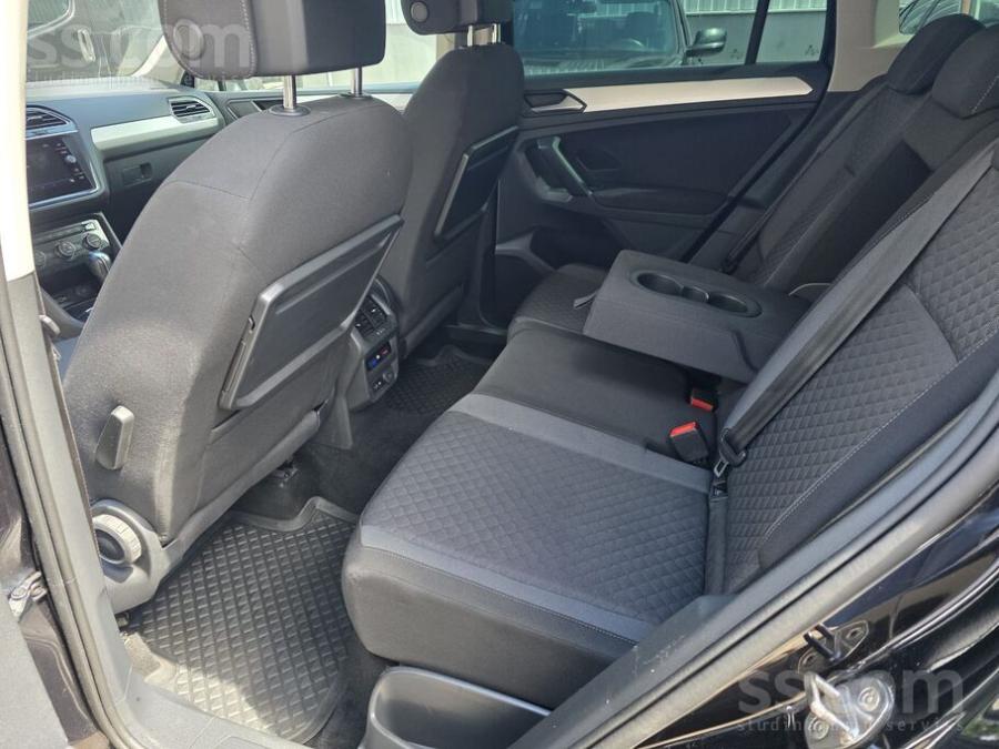 Black Volkswagen Tiguan 2019 in Riga, with an engine capacity of 2.00 L and mileage of 143 thousand km for 17850 €, photo 11 on AUTOMOTO.COM.LV