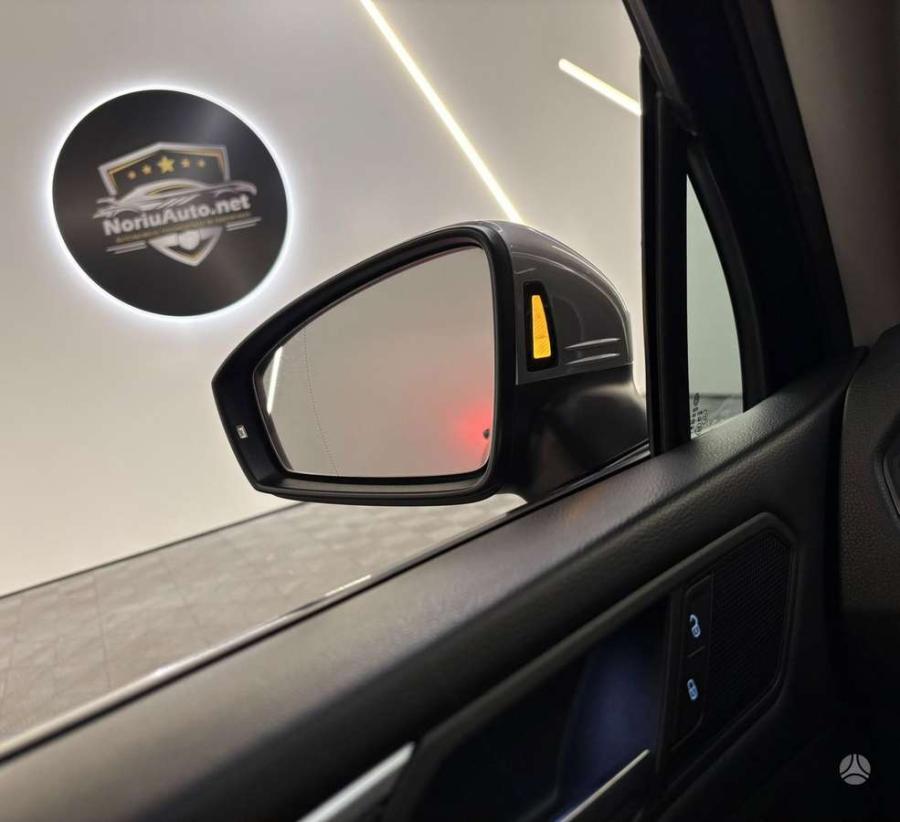 Black Volkswagen Tiguan 2019 in Marijampole, with an engine capacity of 1.97 L and mileage of 271 thousand km for 18750 €, photo 6 on AUTOMOTO.COM.LV
