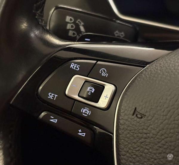 Black Volkswagen Tiguan 2019 in Marijampole, with an engine capacity of 1.97 L and mileage of 271 thousand km for 18750 €, photo 6 on AUTOMOTO.COM.LV