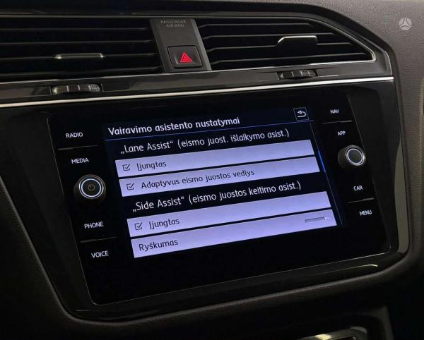 Black Volkswagen Tiguan 2019 in Marijampole, with an engine capacity of 1.97 L and mileage of 271 thousand km for 18750 €, photo 10 on AUTOMOTO.COM.LV