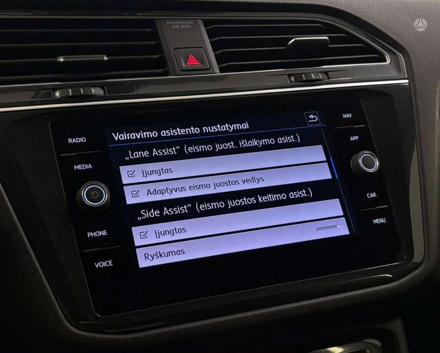 Black Volkswagen Tiguan 2019 in Marijampole, with an engine capacity of 1.97 L and mileage of 271 thousand km for 18750 €, photo 11 on AUTOMOTO.COM.LV