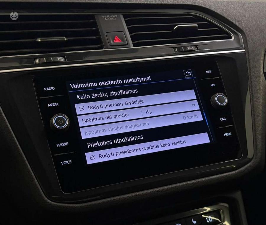 Black Volkswagen Tiguan 2019 in Marijampole, with an engine capacity of 1.97 L and mileage of 271 thousand km for 18750 €, photo 12 on AUTOMOTO.COM.LV