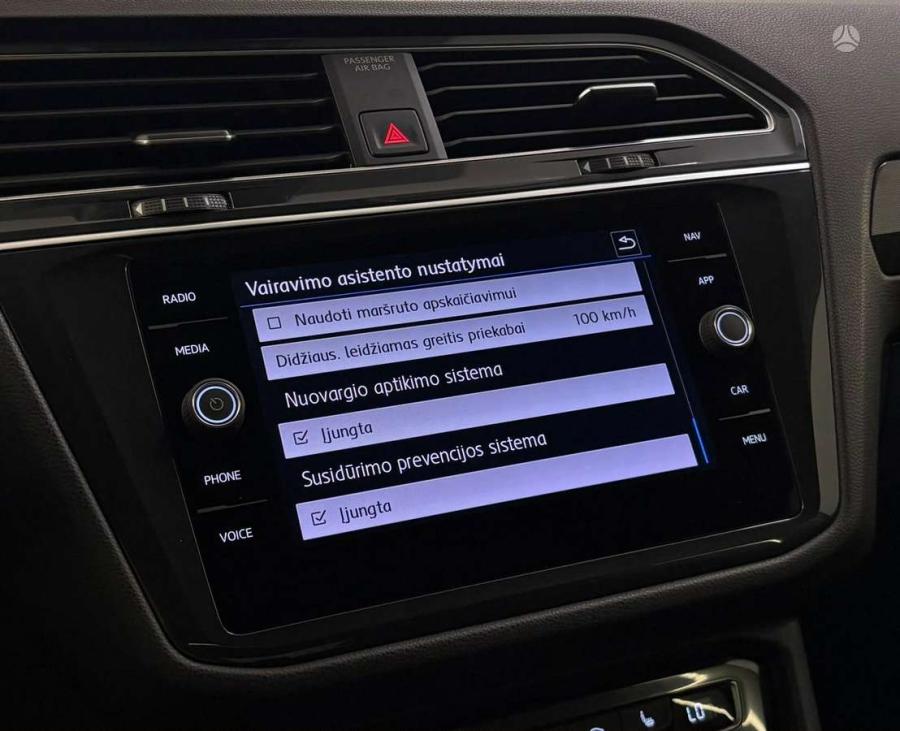 Black Volkswagen Tiguan 2019 in Marijampole, with an engine capacity of 1.97 L and mileage of 271 thousand km for 18750 €, photo 13 on AUTOMOTO.COM.LV