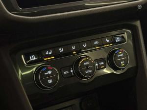 Black Volkswagen Tiguan 2019 in Marijampole, with an engine capacity of 1.97 L and mileage of 271 thousand km for 18750 €, photo 17 on AUTOMOTO.COM.LV