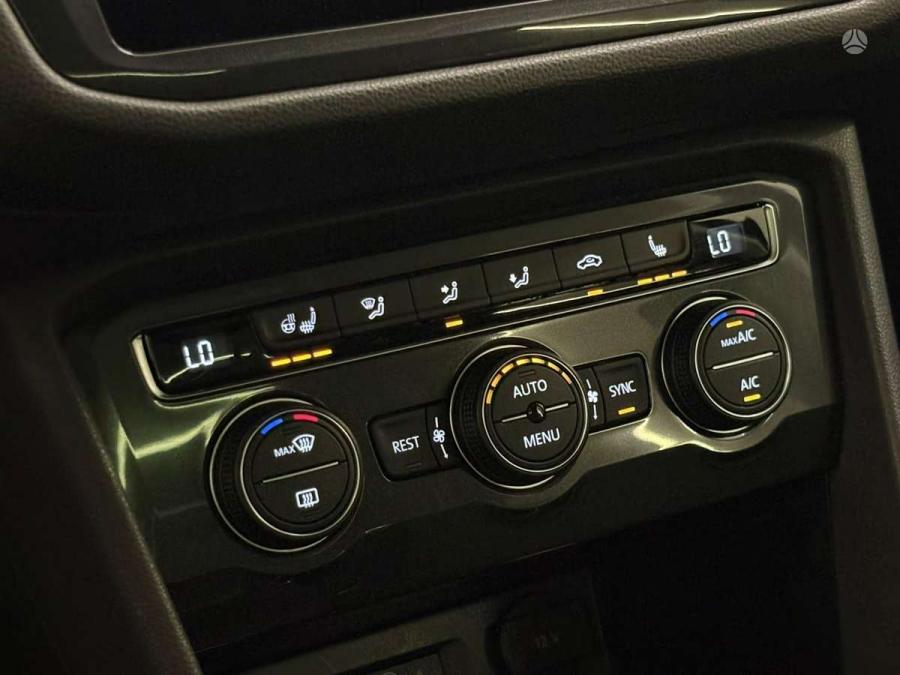 Black Volkswagen Tiguan 2019 in Marijampole, with an engine capacity of 1.97 L and mileage of 271 thousand km for 18750 €, photo 17 on AUTOMOTO.COM.LV