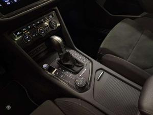 Black Volkswagen Tiguan 2019 in Marijampole, with an engine capacity of 1.97 L and mileage of 271 thousand km for 18750 €, photo 20 on AUTOMOTO.COM.LV