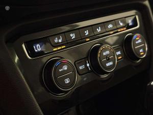 Black Volkswagen Tiguan 2019 in Marijampole, with an engine capacity of 1.97 L and mileage of 271 thousand km for 18750 €, photo 21 on AUTOMOTO.COM.LV