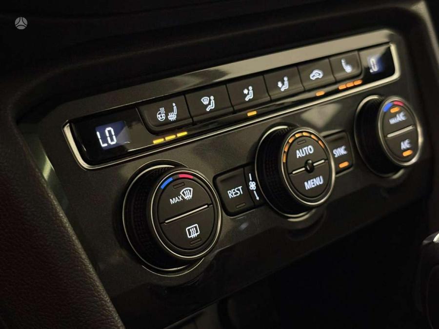 Black Volkswagen Tiguan 2019 in Marijampole, with an engine capacity of 1.97 L and mileage of 271 thousand km for 18750 €, photo 21 on AUTOMOTO.COM.LV
