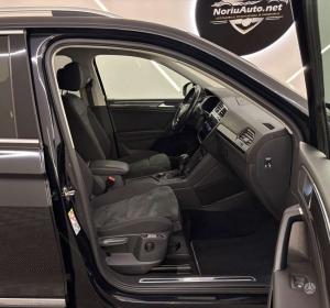 Black Volkswagen Tiguan 2019 in Marijampole, with an engine capacity of 1.97 L and mileage of 271 thousand km for 18750 €, photo 22 on AUTOMOTO.COM.LV