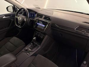 Black Volkswagen Tiguan 2019 in Marijampole, with an engine capacity of 1.97 L and mileage of 271 thousand km for 18750 €, photo 23 on AUTOMOTO.COM.LV