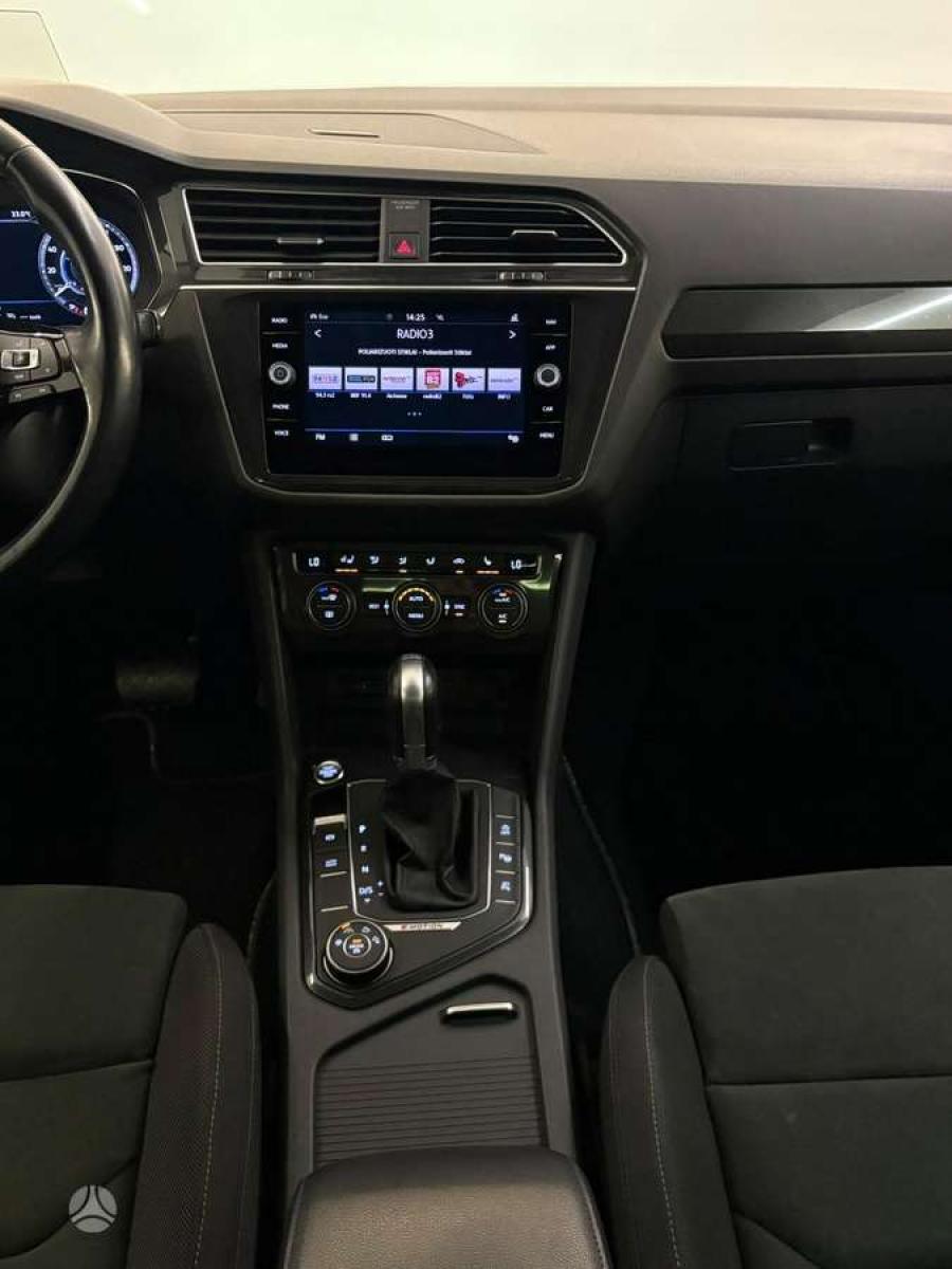 Black Volkswagen Tiguan 2019 in Marijampole, with an engine capacity of 1.97 L and mileage of 271 thousand km for 18750 €, photo 24 on AUTOMOTO.COM.LV