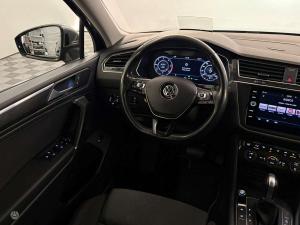Black Volkswagen Tiguan 2019 in Marijampole, with an engine capacity of 1.97 L and mileage of 271 thousand km for 18750 €, photo 25 on AUTOMOTO.COM.LV