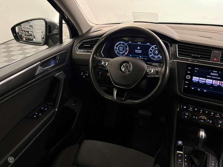 Black Volkswagen Tiguan 2019 in Marijampole, with an engine capacity of 1.97 L and mileage of 271 thousand km for 18750 €, photo 25 on AUTOMOTO.COM.LV