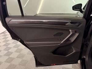 Black Volkswagen Tiguan 2019 in Marijampole, with an engine capacity of 1.97 L and mileage of 271 thousand km for 18750 €, photo 28 on AUTOMOTO.COM.LV