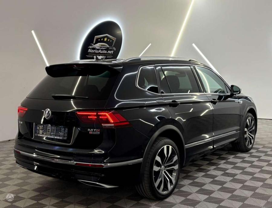 Black Volkswagen Tiguan 2019 in Marijampole, with an engine capacity of 1.97 L and mileage of 271 thousand km for 18750 €, photo 36 on AUTOMOTO.COM.LV