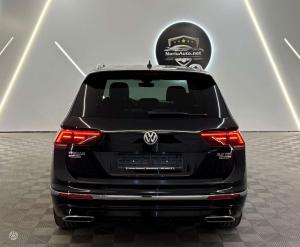 Black Volkswagen Tiguan 2019 in Marijampole, with an engine capacity of 1.97 L and mileage of 271 thousand km for 18750 €, photo 37 on AUTOMOTO.COM.LV