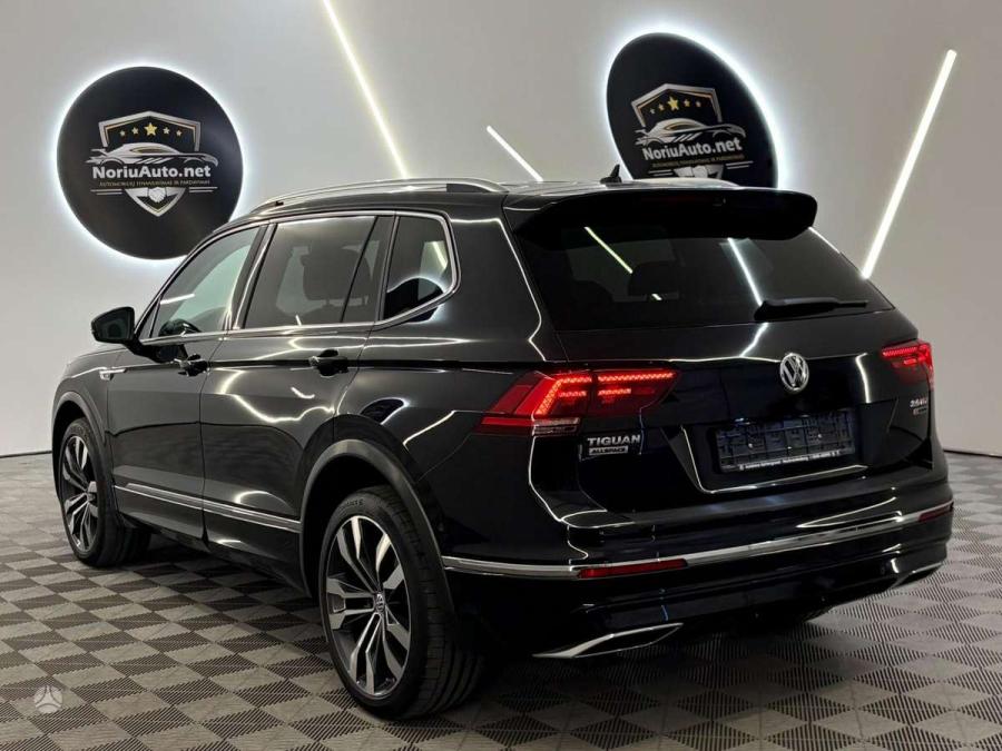 Black Volkswagen Tiguan 2019 in Marijampole, with an engine capacity of 1.97 L and mileage of 271 thousand km for 18750 €, photo 38 on AUTOMOTO.COM.LV