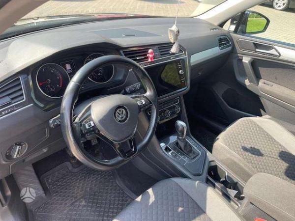 Black Volkswagen Tiguan 2019 in Kaunas, with an engine capacity of 1.97 L and mileage of 125 thousand km for 20555 €, photo 4 on AUTOMOTO.COM.LV