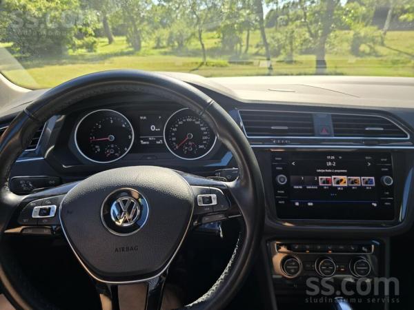 Black Volkswagen Tiguan 2019 in Riga, with an engine capacity of 2.00 L and mileage of 134 thousand km for 15800 €, photo 2 on AUTOMOTO.COM.LV
