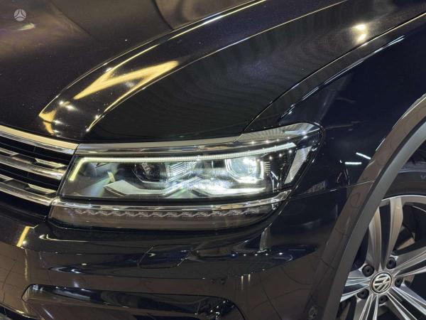 Black Volkswagen Tiguan 2019 in Vilnius, with an engine capacity of 2.00 L and mileage of 178 thousand km for 20950 €, photo 3 on AUTOMOTO.COM.LV