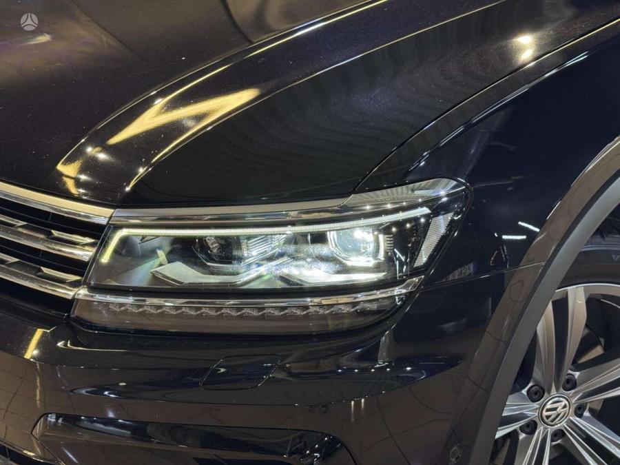Melns Volkswagen Tiguan 2019 Viļņa, ar dzinēja tilpumu 2.00 L un nobraukumu 178 tūkst. km par 20950 €, foto 4 vietnē AUTOMOTO.COM.LV