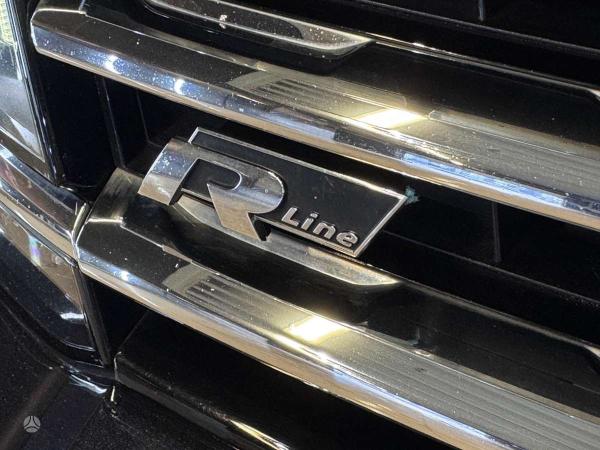 Black Volkswagen Tiguan 2019 in Vilnius, with an engine capacity of 2.00 L and mileage of 178 thousand km for 20950 €, photo 4 on AUTOMOTO.COM.LV
