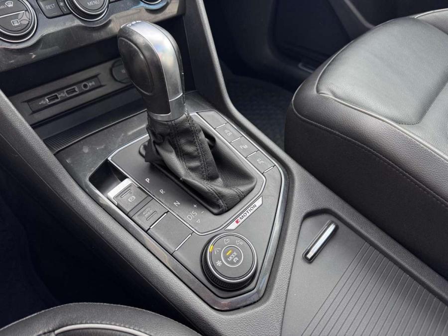 Melns Volkswagen Tiguan 2019 Viļņa, ar dzinēja tilpumu 2.00 L un nobraukumu 178 tūkst. km par 20950 €, foto 29 vietnē AUTOMOTO.COM.LV
