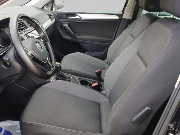 Black Volkswagen Tiguan 2019 in Vilnius, with an engine capacity of 2.00 L and mileage of 310 thousand km for 15890 €, photo 8 on AUTOMOTO.COM.LV
