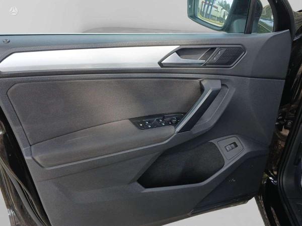 Black Volkswagen Tiguan 2019 in Vilnius, with an engine capacity of 2.00 L and mileage of 310 thousand km for 15890 €, photo 11 on AUTOMOTO.COM.LV