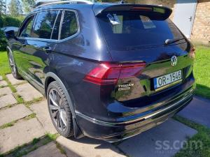 Black Volkswagen Tiguan 2019 in Dobele, with an engine capacity of 2.00 L and mileage of 255 thousand km for 17900 €, photo 5 on AUTOMOTO.COM.LV