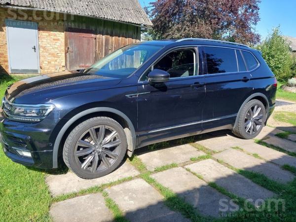 Black Volkswagen Tiguan 2019 in Dobele, with an engine capacity of 2.00 L and mileage of 255 thousand km for 17900 €, photo 6 on AUTOMOTO.COM.LV