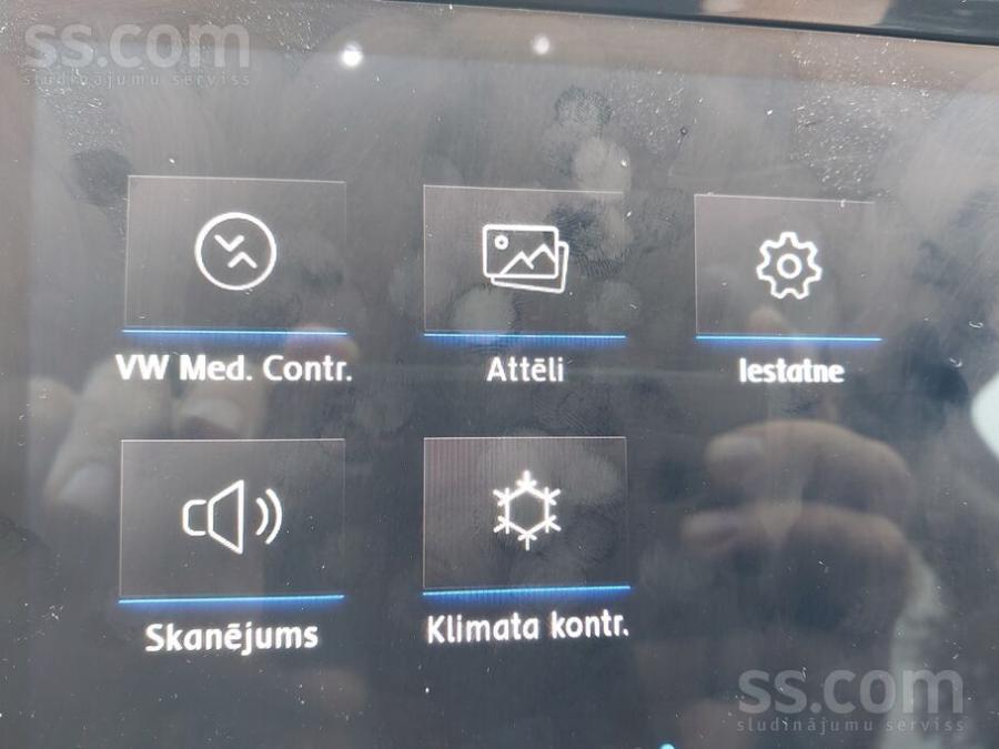 Black Volkswagen Tiguan 2019 in Dobele, with an engine capacity of 2.00 L and mileage of 255 thousand km for 17900 €, photo 12 on AUTOMOTO.COM.LV