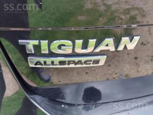 Black Volkswagen Tiguan 2019 in Dobele, with an engine capacity of 2.00 L and mileage of 255 thousand km for 17900 €, photo 18 on AUTOMOTO.COM.LV
