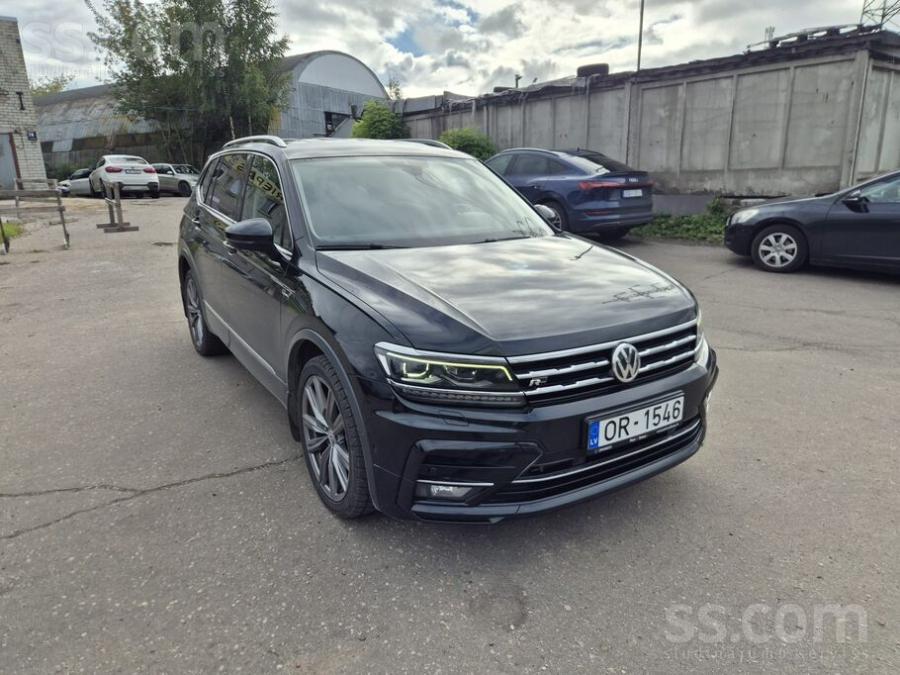 Black Volkswagen Tiguan 2019 in Riga, with an engine capacity of 2.00 L and mileage of 253 thousand km for 18490 €, photo 3 on AUTOMOTO.COM.LV
