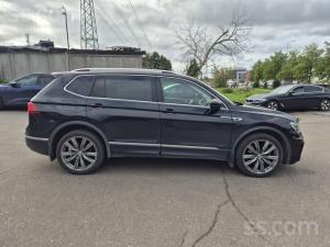 Black Volkswagen Tiguan 2019 in Riga, with an engine capacity of 2.00 L and mileage of 253 thousand km for 18490 €, photo 6 on AUTOMOTO.COM.LV