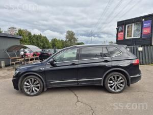 Black Volkswagen Tiguan 2019 in Riga, with an engine capacity of 2.00 L and mileage of 253 thousand km for 18490 €, photo 10 on AUTOMOTO.COM.LV