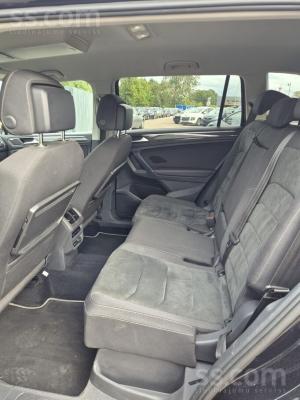 Black Volkswagen Tiguan 2019 in Riga, with an engine capacity of 2.00 L and mileage of 253 thousand km for 18490 €, photo 11 on AUTOMOTO.COM.LV