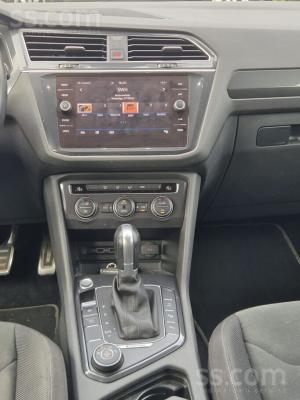 Black Volkswagen Tiguan 2019 in Riga, with an engine capacity of 2.00 L and mileage of 253 thousand km for 18490 €, photo 12 on AUTOMOTO.COM.LV