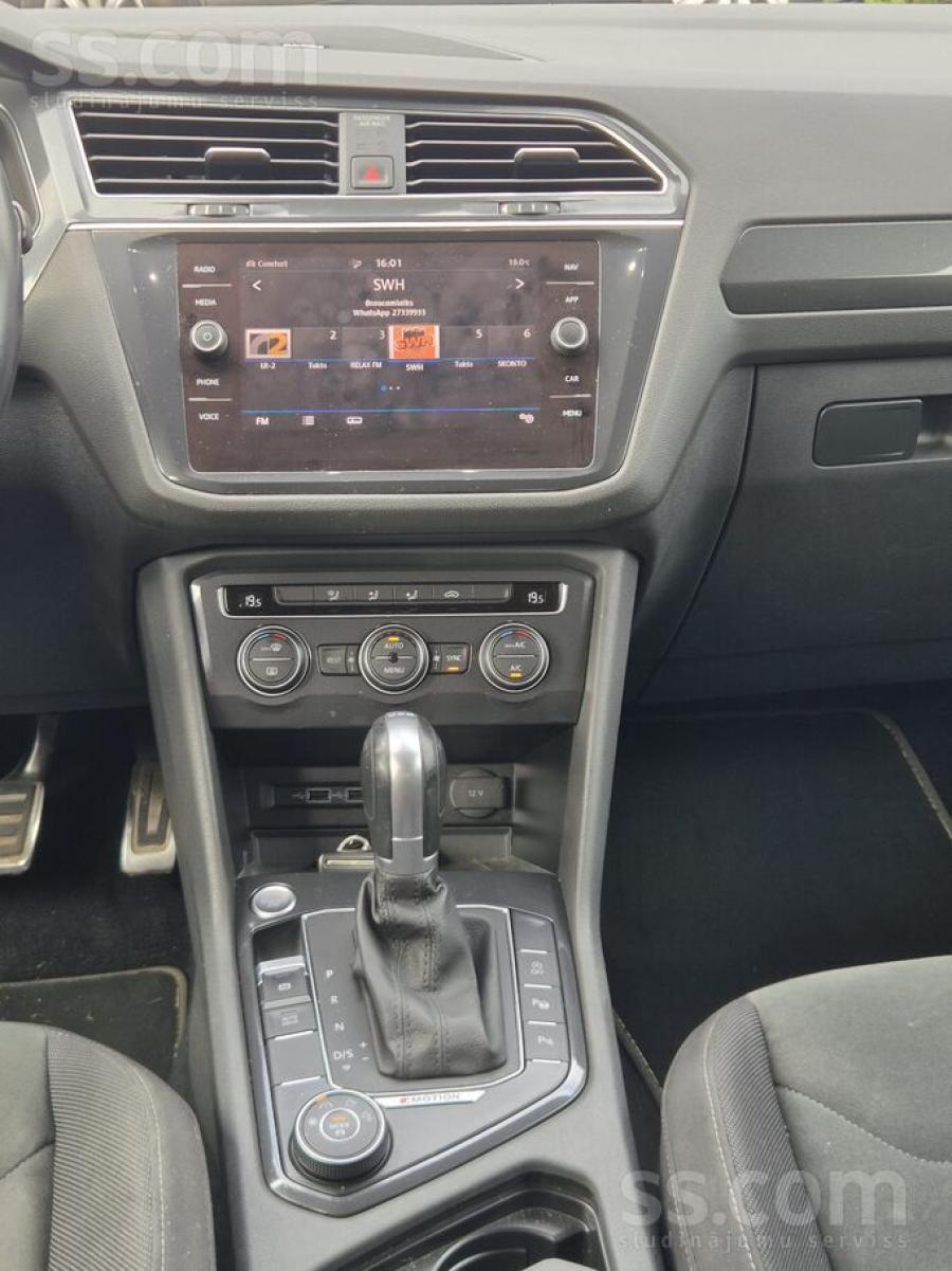 Black Volkswagen Tiguan 2019 in Riga, with an engine capacity of 2.00 L and mileage of 253 thousand km for 18490 €, photo 12 on AUTOMOTO.COM.LV