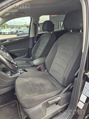 Black Volkswagen Tiguan 2019 in Riga, with an engine capacity of 2.00 L and mileage of 253 thousand km for 18490 €, photo 13 on AUTOMOTO.COM.LV